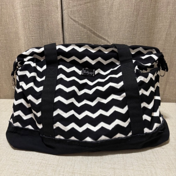 thirty-one | Bags | Thirtyone Large Black And White Chevron Weekender ...